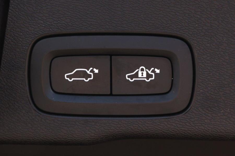 Pelēks Volvo XC60 2021 Ventspils, ar dzinēja tilpumu 2.00 L un nobraukumu 92 tūkst. km par 32750 €, foto 15 vietnē AUTOMOTO.COM.LV