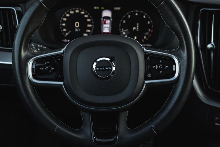 Pelēks Volvo XC60 2021 Ventspils, ar dzinēja tilpumu 2.00 L un nobraukumu 92 tūkst. km par 32750 €, foto 19 vietnē AUTOMOTO.COM.LV