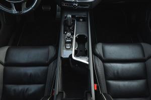 Pelēks Volvo XC60 2021 Ventspils, ar dzinēja tilpumu 2.00 L un nobraukumu 92 tūkst. km par 32750 €, foto 28 vietnē AUTOMOTO.COM.LV