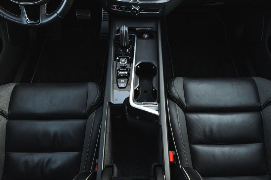 Pelēks Volvo XC60 2021 Ventspils, ar dzinēja tilpumu 2.00 L un nobraukumu 92 tūkst. km par 32750 €, foto 28 vietnē AUTOMOTO.COM.LV