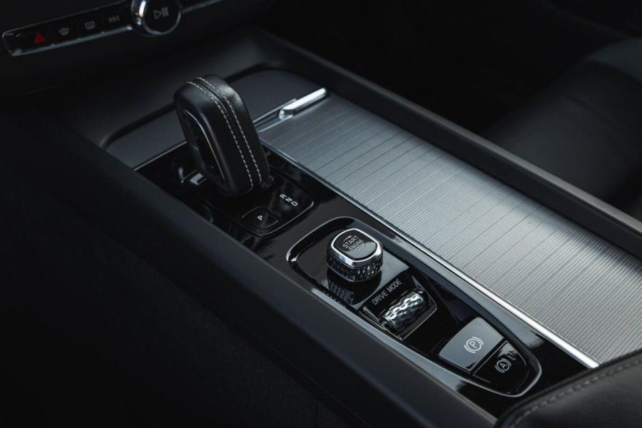 Pelēks Volvo XC60 2021 Ventspils, ar dzinēja tilpumu 2.00 L un nobraukumu 92 tūkst. km par 32750 €, foto 29 vietnē AUTOMOTO.COM.LV