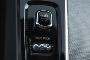 Pelēks Volvo XC60 2021 Ventspils, ar dzinēja tilpumu 2.00 L un nobraukumu 92 tūkst. km par 32750 €, foto 30 vietnē AUTOMOTO.COM.LV