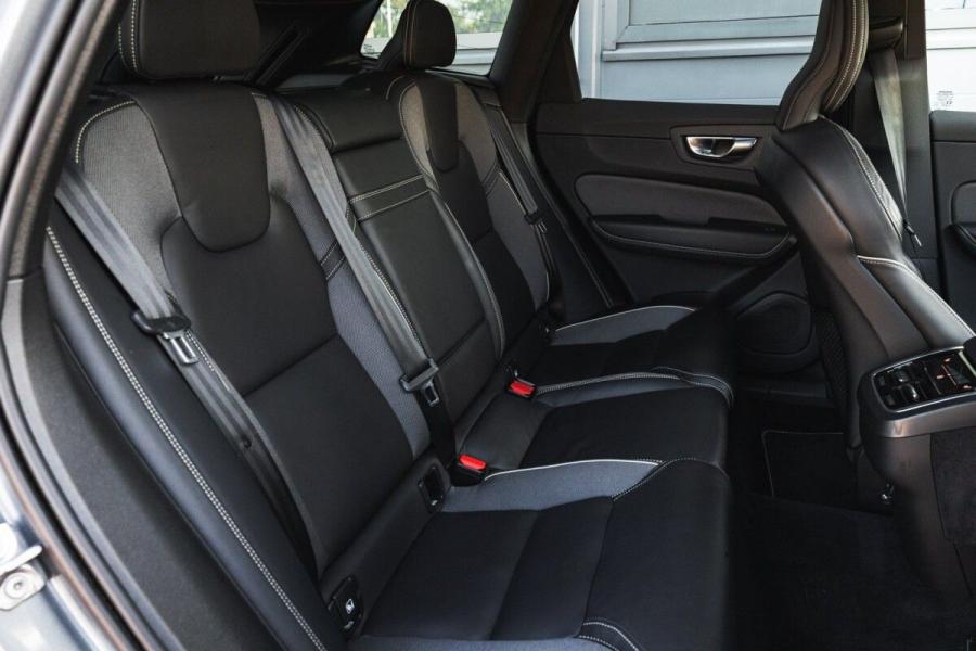 Pelēks Volvo XC60 2021 Ventspils, ar dzinēja tilpumu 2.00 L un nobraukumu 92 tūkst. km par 32750 €, foto 40 vietnē AUTOMOTO.COM.LV
