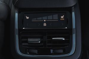 Pelēks Volvo XC60 2021 Ventspils, ar dzinēja tilpumu 2.00 L un nobraukumu 92 tūkst. km par 32750 €, foto 41 vietnē AUTOMOTO.COM.LV
