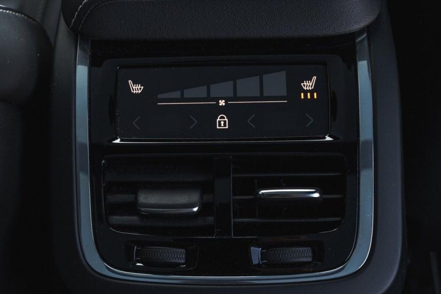 Pelēks Volvo XC60 2021 Ventspils, ar dzinēja tilpumu 2.00 L un nobraukumu 92 tūkst. km par 32750 €, foto 41 vietnē AUTOMOTO.COM.LV