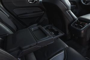 Pelēks Volvo XC60 2021 Ventspils, ar dzinēja tilpumu 2.00 L un nobraukumu 92 tūkst. km par 32750 €, foto 42 vietnē AUTOMOTO.COM.LV