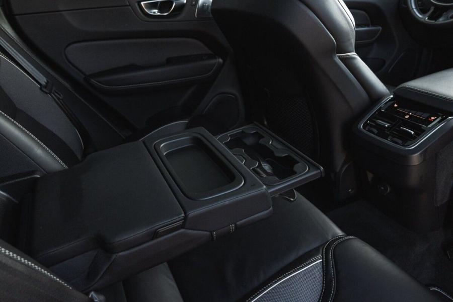 Pelēks Volvo XC60 2021 Ventspils, ar dzinēja tilpumu 2.00 L un nobraukumu 92 tūkst. km par 32750 €, foto 42 vietnē AUTOMOTO.COM.LV