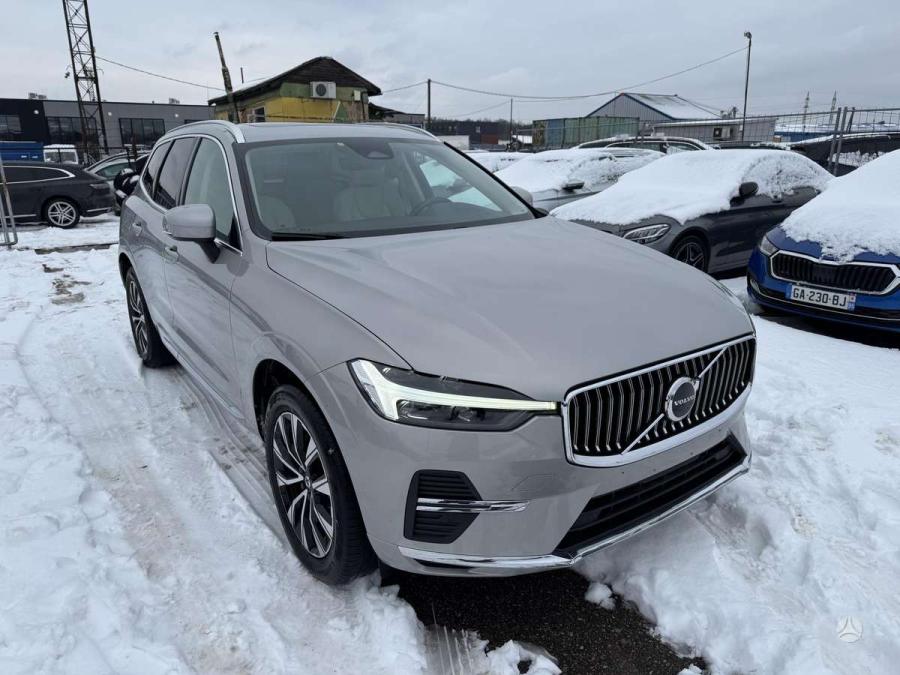 Grey Volvo XC60 2022 in Kaunas, with an engine capacity of 1.97 L and mileage of 177 thousand km for 29900 €, photo 2 on AUTOMOTO.COM.LV