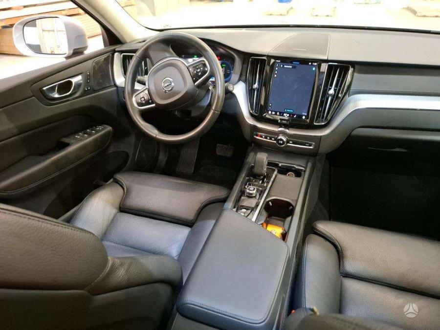 Pelēks Volvo XC60 2022 Viļņa, ar dzinēja tilpumu 1.97 L un nobraukumu 161 tūkst. km par 34690 €, foto 3 vietnē AUTOMOTO.COM.LV