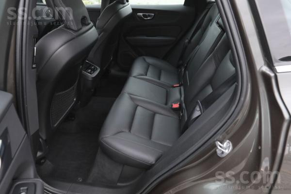 Grey Volvo XC60 2022 in Riga, with an engine capacity of 2.00 L and mileage of 100 thousand km for 34990 €, photo 9 on AUTOMOTO.COM.LV