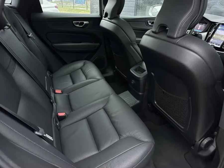 Grey Volvo XC60 2022 in Jelgava, with an engine capacity of 2.00 L and mileage of 115 thousand km for 36700 €, photo 9 on AUTOMOTO.COM.LV