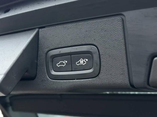 Pelēks Volvo XC60 2022 Jelgava, ar dzinēja tilpumu 2.00 L un nobraukumu 115 tūkst. km par 36700 €, foto 10 vietnē AUTOMOTO.COM.LV