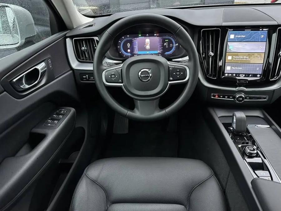 Grey Volvo XC60 2022 in Jelgava, with an engine capacity of 2.00 L and mileage of 115 thousand km for 36700 €, photo 13 on AUTOMOTO.COM.LV
