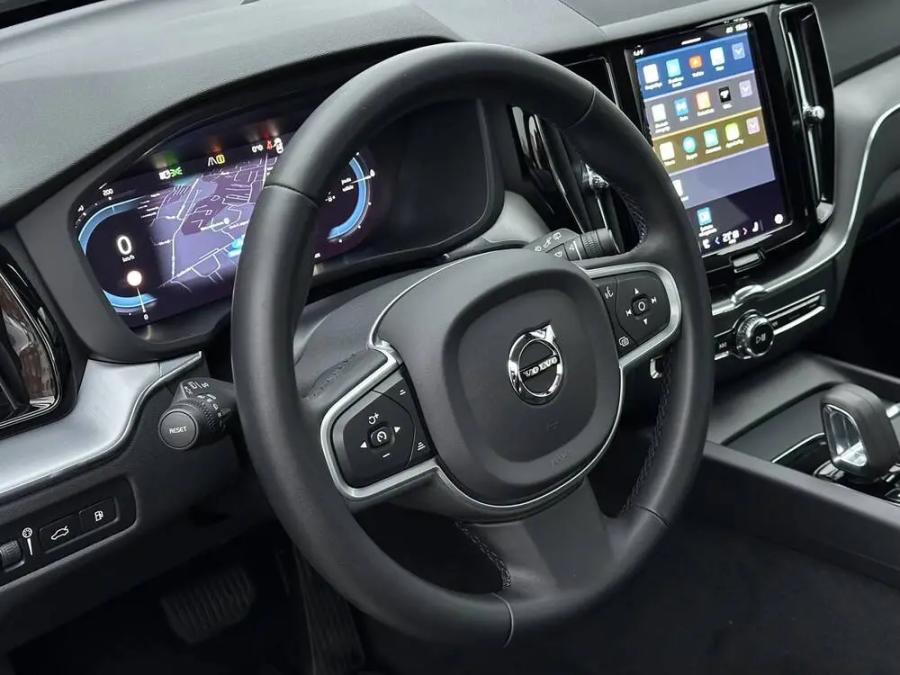 Grey Volvo XC60 2022 in Jelgava, with an engine capacity of 2.00 L and mileage of 115 thousand km for 36700 €, photo 14 on AUTOMOTO.COM.LV
