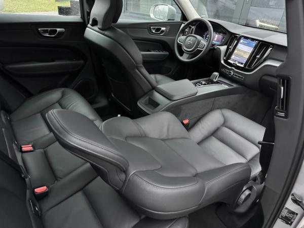 Pelēks Volvo XC60 2022 Rīga, ar dzinēja tilpumu 2.00 L un nobraukumu 115 tūkst. km par 36700 €, foto 6 vietnē AUTOMOTO.COM.LV