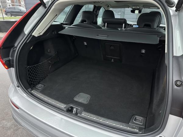 Pelēks Volvo XC60 2022 Rīga, ar dzinēja tilpumu 2.00 L un nobraukumu 115 tūkst. km par 36700 €, foto 9 vietnē AUTOMOTO.COM.LV