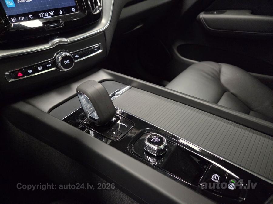 Grey Volvo XC60 2022 in Tallinn, with an engine capacity of 2.00 L and mileage of 57 thousand km for 39900 €, photo 13 on AUTOMOTO.COM.LV