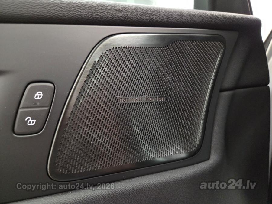 Grey Volvo XC60 2022 in Tallinn, with an engine capacity of 2.00 L and mileage of 57 thousand km for 39900 €, photo 17 on AUTOMOTO.COM.LV