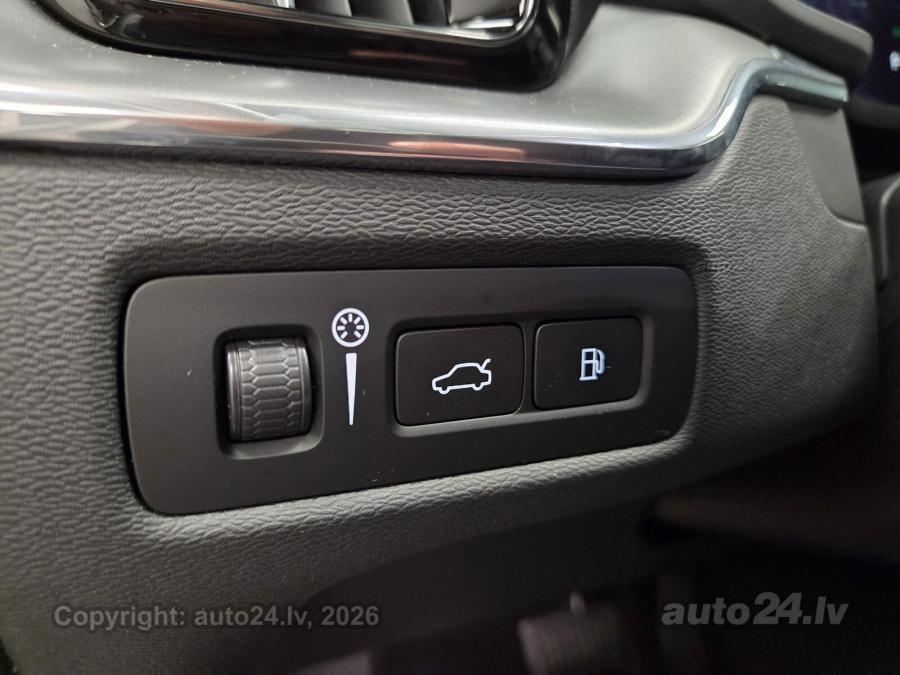 Grey Volvo XC60 2022 in Tallinn, with an engine capacity of 2.00 L and mileage of 57 thousand km for 39900 €, photo 18 on AUTOMOTO.COM.LV