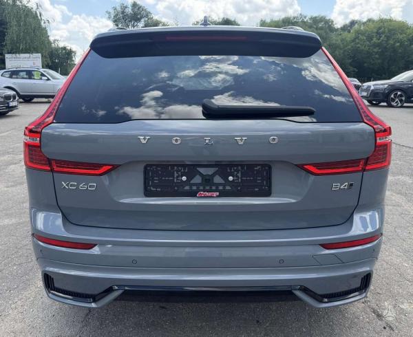 Grey Volvo XC60 2022 in Panevezys, with an engine capacity of 1.97 L and mileage of 141 thousand km for 28500 €, photo 4 on AUTOMOTO.COM.LV