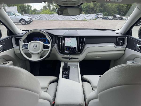 Grey Volvo XC60 2022 in Panevezys, with an engine capacity of 1.97 L and mileage of 141 thousand km for 28500 €, photo 6 on AUTOMOTO.COM.LV