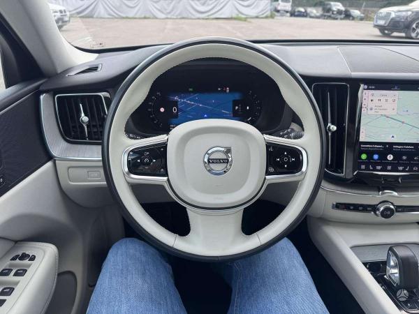 Grey Volvo XC60 2022 in Panevezys, with an engine capacity of 1.97 L and mileage of 141 thousand km for 28500 €, photo 7 on AUTOMOTO.COM.LV