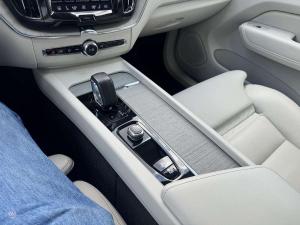 Pelēks Volvo XC60 2022 Panevēža, ar dzinēja tilpumu 1.97 L un nobraukumu 141 tūkst. km par 28500 €, foto 12 vietnē AUTOMOTO.COM.LV