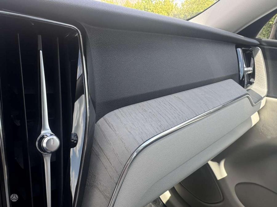 Pelēks Volvo XC60 2022 Panevēža, ar dzinēja tilpumu 1.97 L un nobraukumu 141 tūkst. km par 28500 €, foto 13 vietnē AUTOMOTO.COM.LV