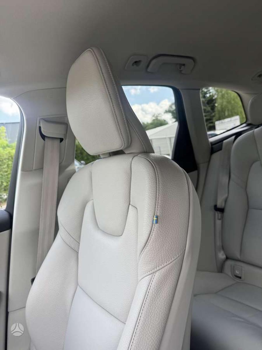 Pelēks Volvo XC60 2022 Panevēža, ar dzinēja tilpumu 1.97 L un nobraukumu 141 tūkst. km par 28500 €, foto 16 vietnē AUTOMOTO.COM.LV