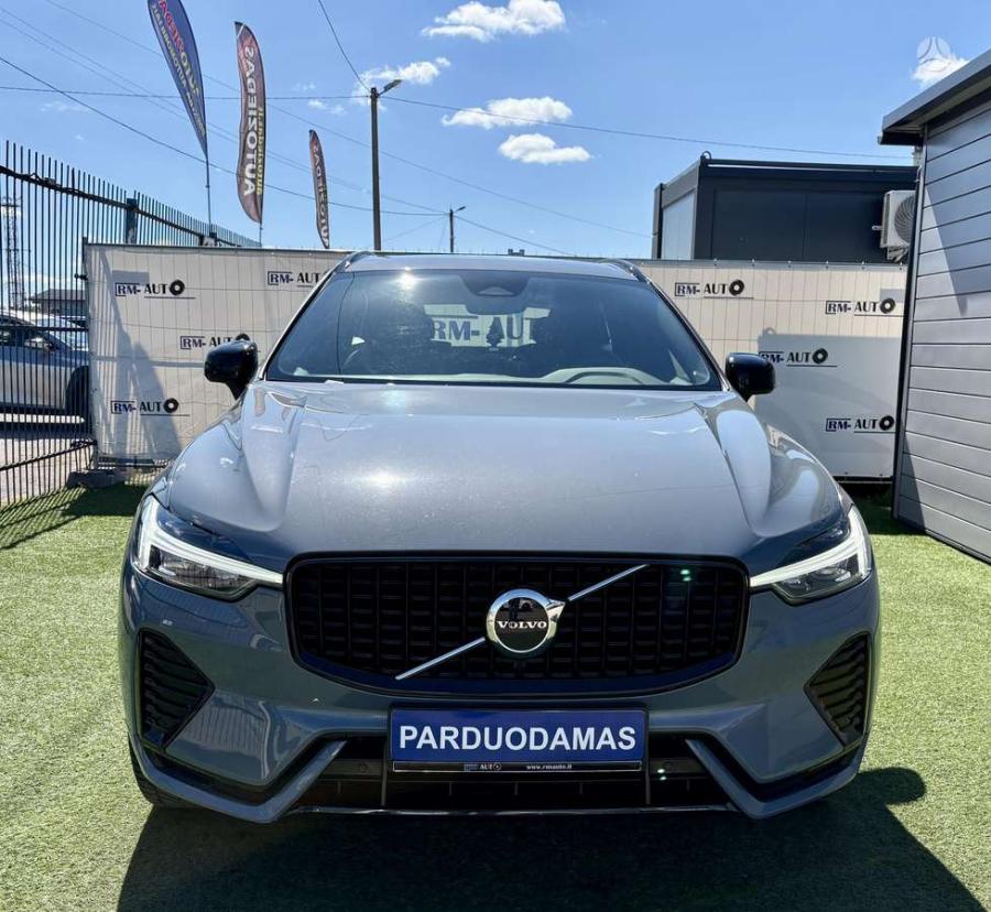 Grey Volvo XC60 2022 in Panevezys, with an engine capacity of 1.97 L and mileage of 209 thousand km for 24500 €, photo 3 on AUTOMOTO.COM.LV