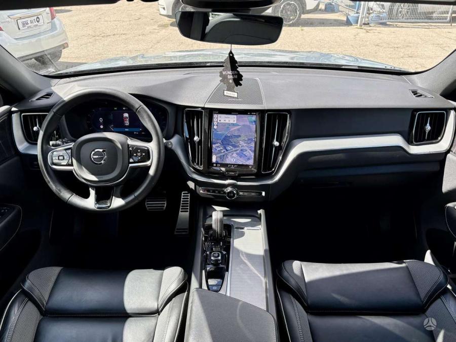Grey Volvo XC60 2022 in Panevezys, with an engine capacity of 1.97 L and mileage of 209 thousand km for 24500 €, photo 14 on AUTOMOTO.COM.LV