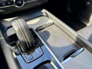 Grey Volvo XC60 2022 in Panevezys, with an engine capacity of 1.97 L and mileage of 209 thousand km for 24500 €, photo 20 on AUTOMOTO.COM.LV