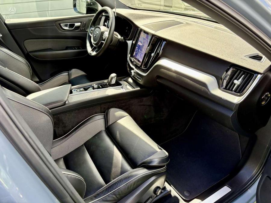 Grey Volvo XC60 2022 in Panevezys, with an engine capacity of 1.97 L and mileage of 209 thousand km for 24500 €, photo 21 on AUTOMOTO.COM.LV