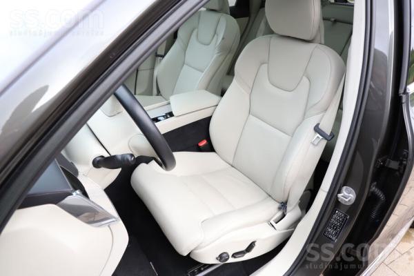 Grey Volvo XC60 2022 in Tukums, with an engine capacity of 2.00 L and mileage of 220 thousand km for 24900 €, photo 8 on AUTOMOTO.COM.LV
