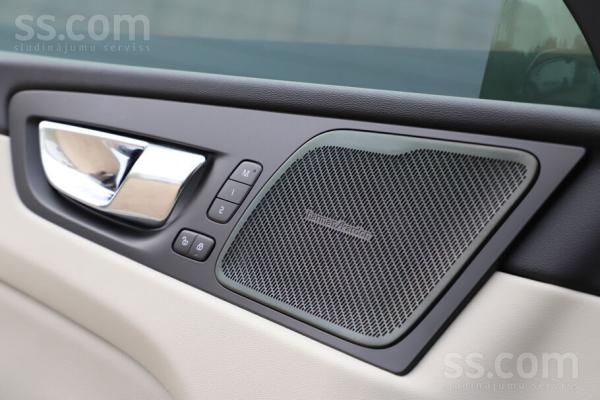 Grey Volvo XC60 2022 in Tukums, with an engine capacity of 2.00 L and mileage of 220 thousand km for 24900 €, photo 9 on AUTOMOTO.COM.LV