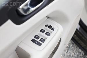 Grey Volvo XC60 2022 in Tukums, with an engine capacity of 2.00 L and mileage of 220 thousand km for 24900 €, photo 15 on AUTOMOTO.COM.LV