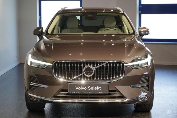 Grey Volvo XC60 2022 in Vilnius, with an engine capacity of 1.97 L and mileage of 36 thousand km for 37900 €, photo 5 on AUTOMOTO.COM.LV