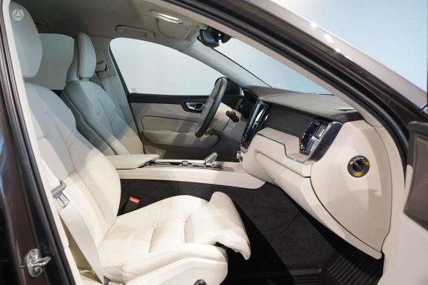 Grey Volvo XC60 2022 in Vilnius, with an engine capacity of 1.97 L and mileage of 36 thousand km for 37900 €, photo 11 on AUTOMOTO.COM.LV