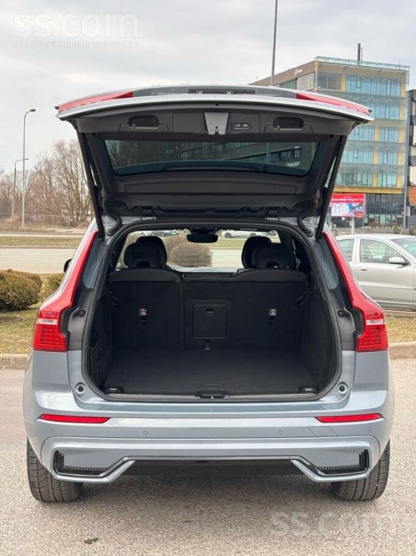 Pelēks Volvo XC60 2023 Rīga, ar dzinēja tilpumu 2.00 L un nobraukumu 70 tūkst. km par 43490 €, foto 6 vietnē AUTOMOTO.COM.LV
