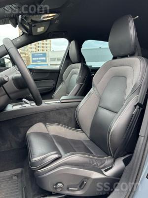 Pelēks Volvo XC60 2023 Rīga, ar dzinēja tilpumu 2.00 L un nobraukumu 70 tūkst. km par 43490 €, foto 9 vietnē AUTOMOTO.COM.LV