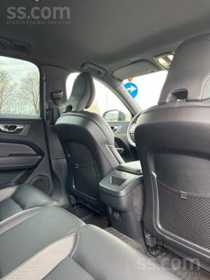 Pelēks Volvo XC60 2023 Rīga, ar dzinēja tilpumu 2.00 L un nobraukumu 70 tūkst. km par 43490 €, foto 22 vietnē AUTOMOTO.COM.LV