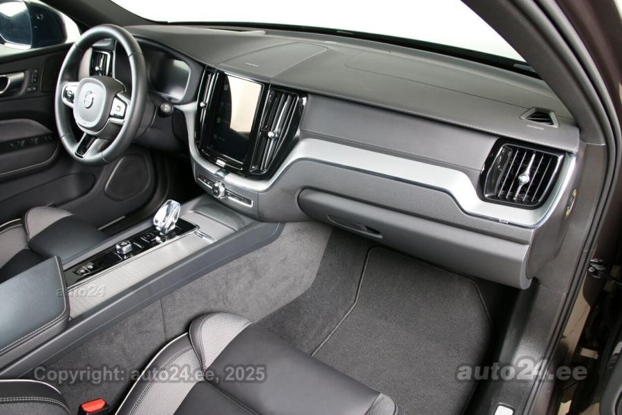 Pelēks Volvo XC60 2023 Tallina, ar dzinēja tilpumu 2.00 L un nobraukumu 32 tūkst. km par 49990 €, foto 9 vietnē AUTOMOTO.COM.LV