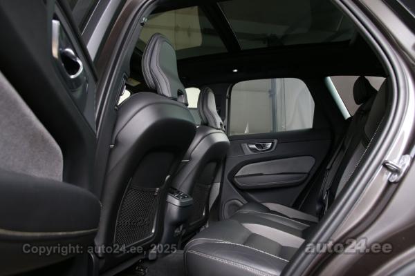 Pelēks Volvo XC60 2023 Tallina, ar dzinēja tilpumu 2.00 L un nobraukumu 32 tūkst. km par 49990 €, foto 11 vietnē AUTOMOTO.COM.LV