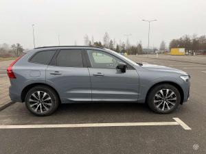 Grey Volvo XC60 2023 in Vilnius, with an engine capacity of 1.97 L and mileage of 18 thousand km for 43000 €, photo 4 on AUTOMOTO.COM.LV