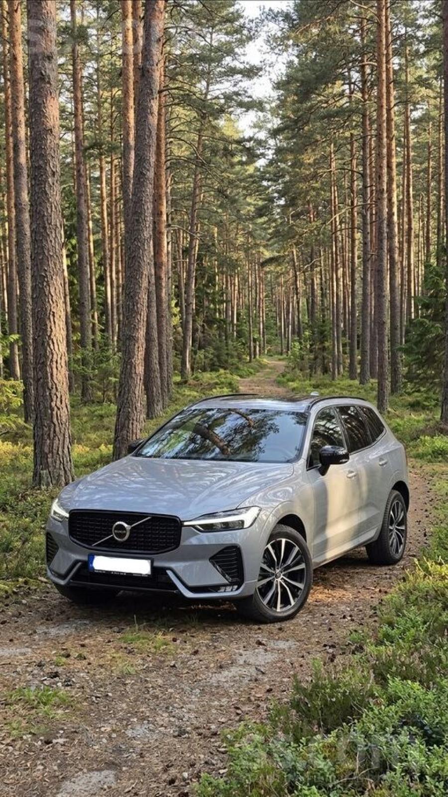 Pelēks Volvo XC60 2023 Rīga, ar dzinēja tilpumu 2.00 L un nobraukumu 32 tūkst. km par 49900 €, foto 1 vietnē AUTOMOTO.COM.LV