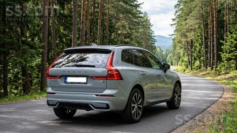 Pelēks Volvo XC60 2023 Rīga, ar dzinēja tilpumu 2.00 L un nobraukumu 32 tūkst. km par 49900 €, foto 3 vietnē AUTOMOTO.COM.LV