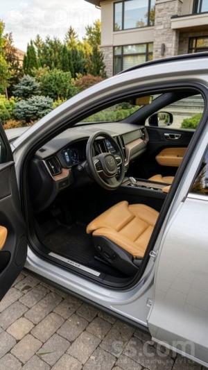 Pelēks Volvo XC60 2023 Rīga, ar dzinēja tilpumu 2.00 L un nobraukumu 32 tūkst. km par 49900 €, foto 4 vietnē AUTOMOTO.COM.LV