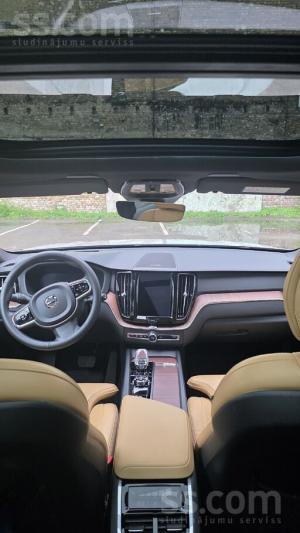 Pelēks Volvo XC60 2023 Rīga, ar dzinēja tilpumu 2.00 L un nobraukumu 32 tūkst. km par 49900 €, foto 5 vietnē AUTOMOTO.COM.LV