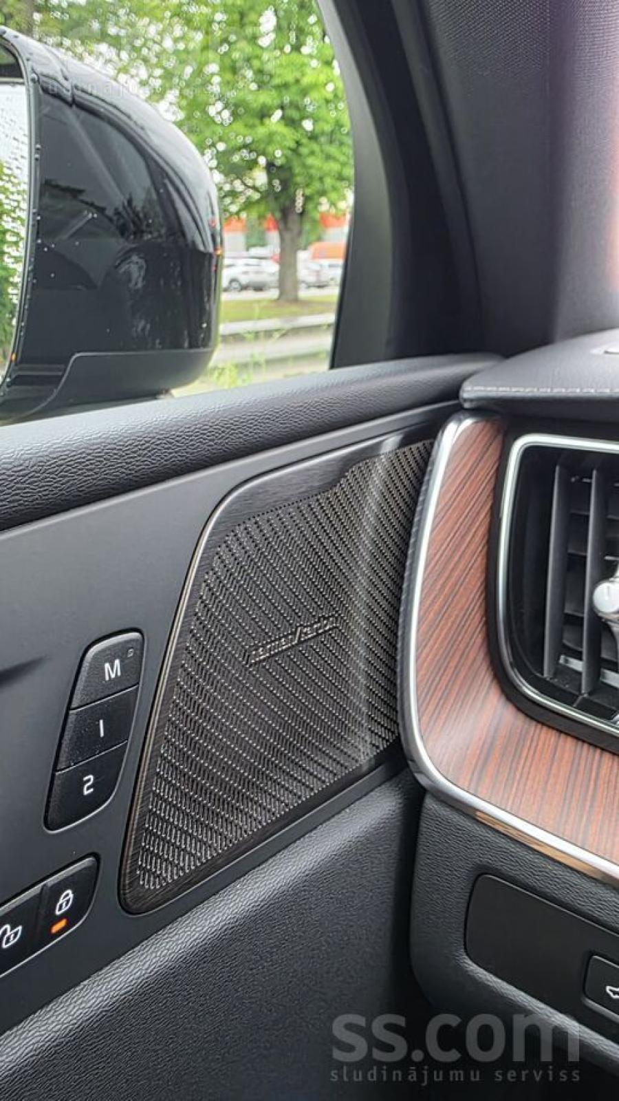 Pelēks Volvo XC60 2023 Rīga, ar dzinēja tilpumu 2.00 L un nobraukumu 32 tūkst. km par 49900 €, foto 7 vietnē AUTOMOTO.COM.LV