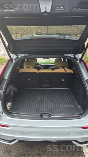 Pelēks Volvo XC60 2023 Rīga, ar dzinēja tilpumu 2.00 L un nobraukumu 32 tūkst. km par 49900 €, foto 10 vietnē AUTOMOTO.COM.LV